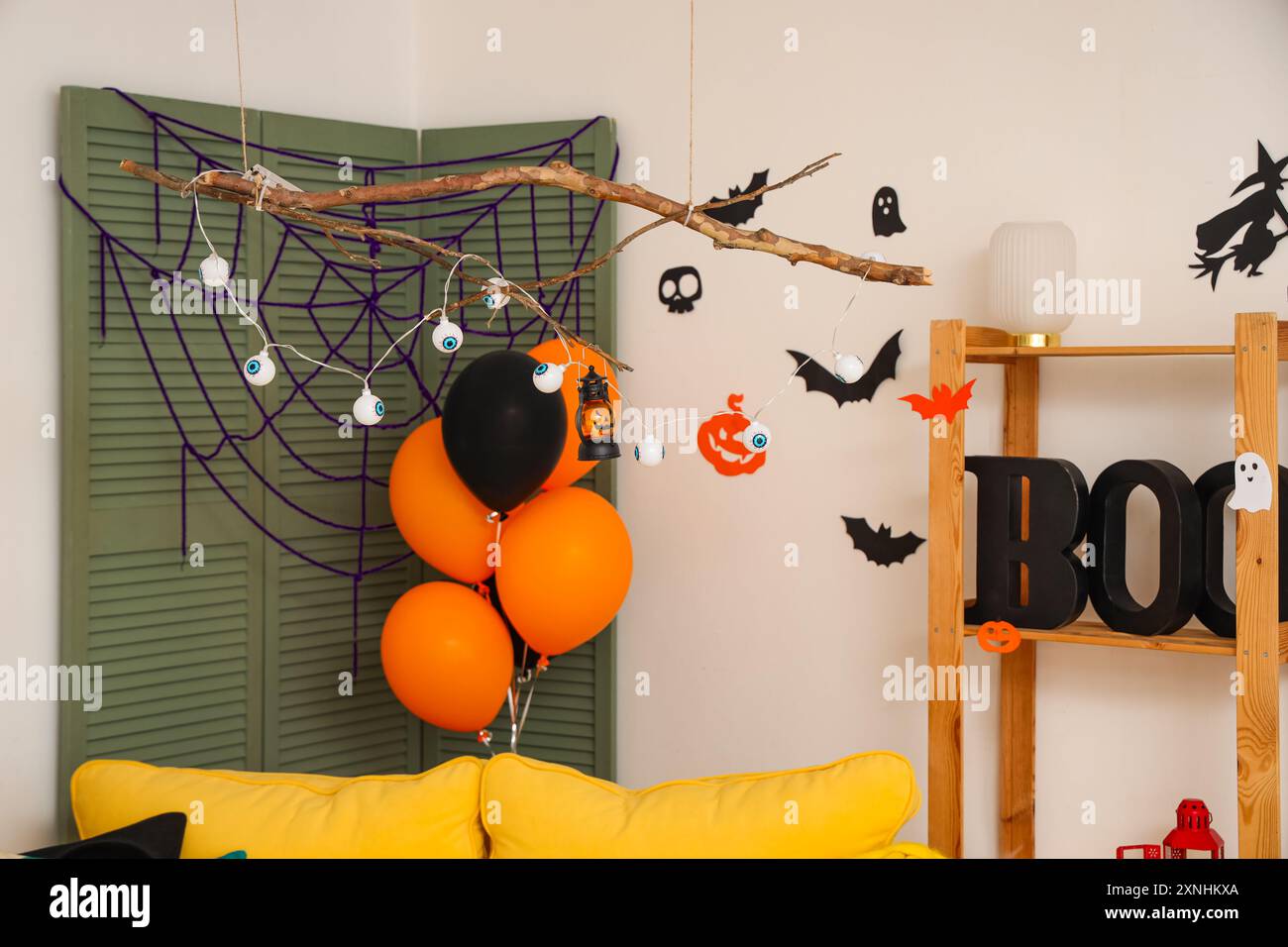 House with eyeballs hi-res stock photography and images - Alamy