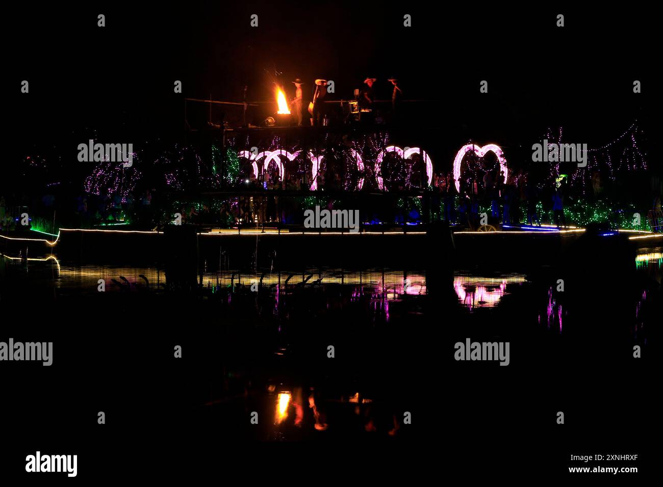 An intangible cultural heritage ''strike iron flower'' is being ...