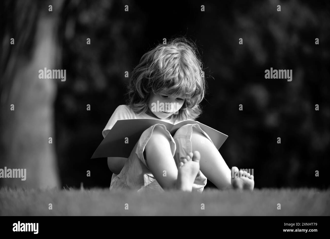 Kid learning to write, Preschool pupil education. Outdoor children ...