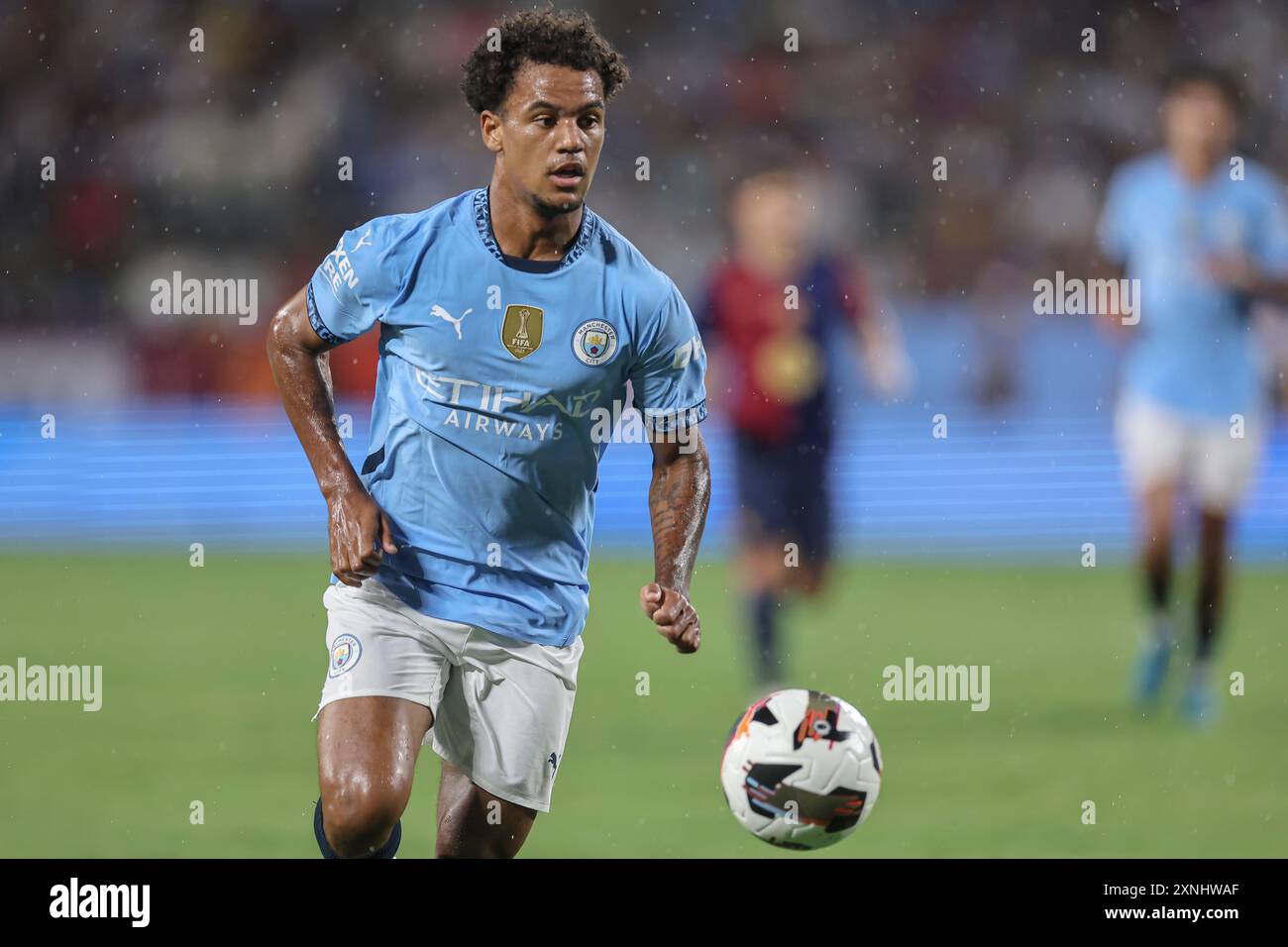 Orlando, FL: Manchester City midfielder Oscar Bobb (52) dribbles the ...