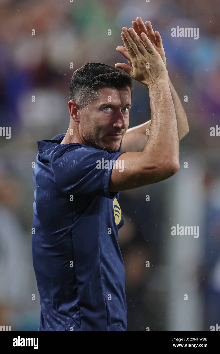 Orlando, FL: Barcelona forward Robert Lewandowski (9) claps for and ...