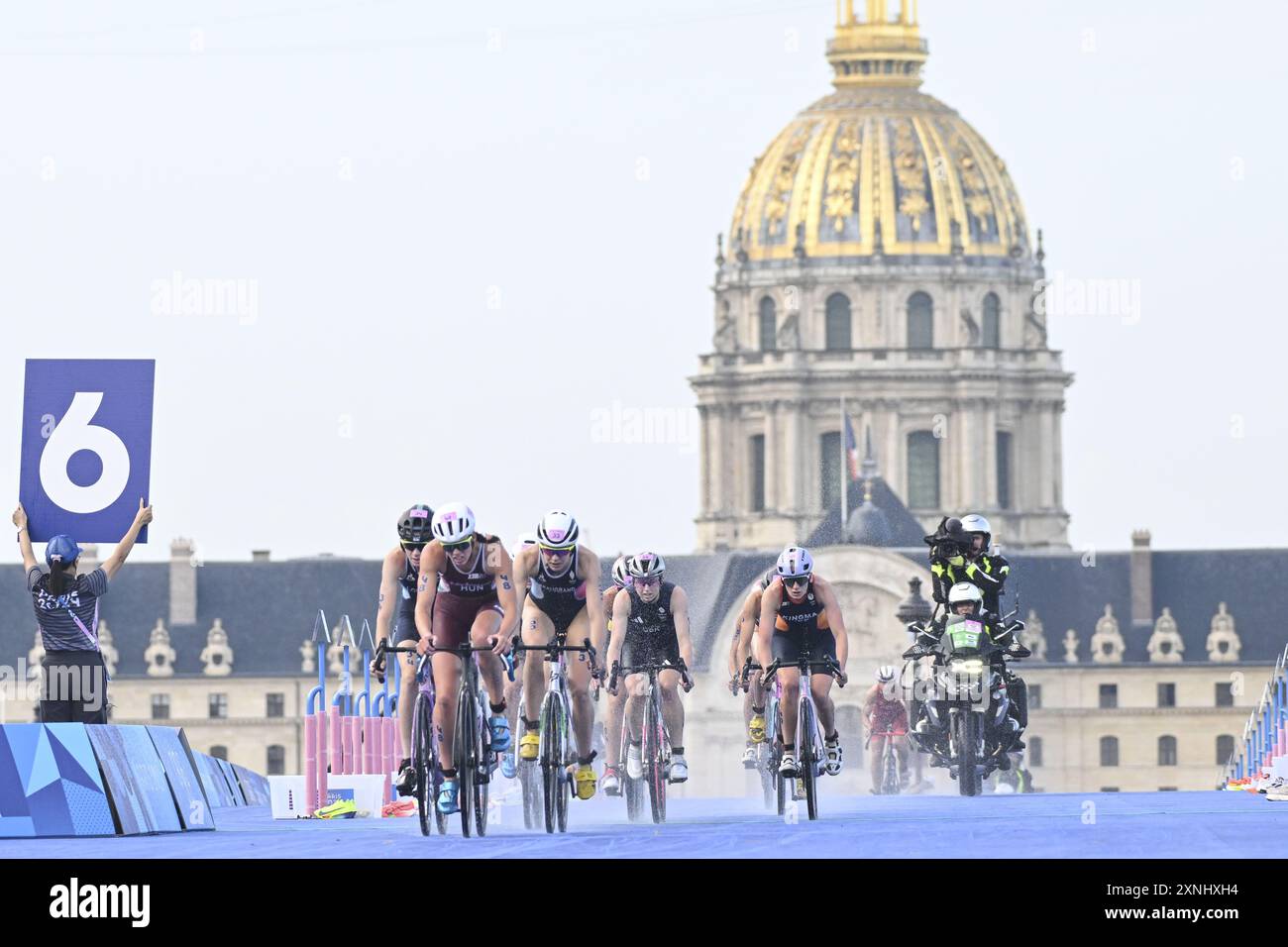 Zsanett bragmayer paris 2024 hi-res stock photography and images - Alamy