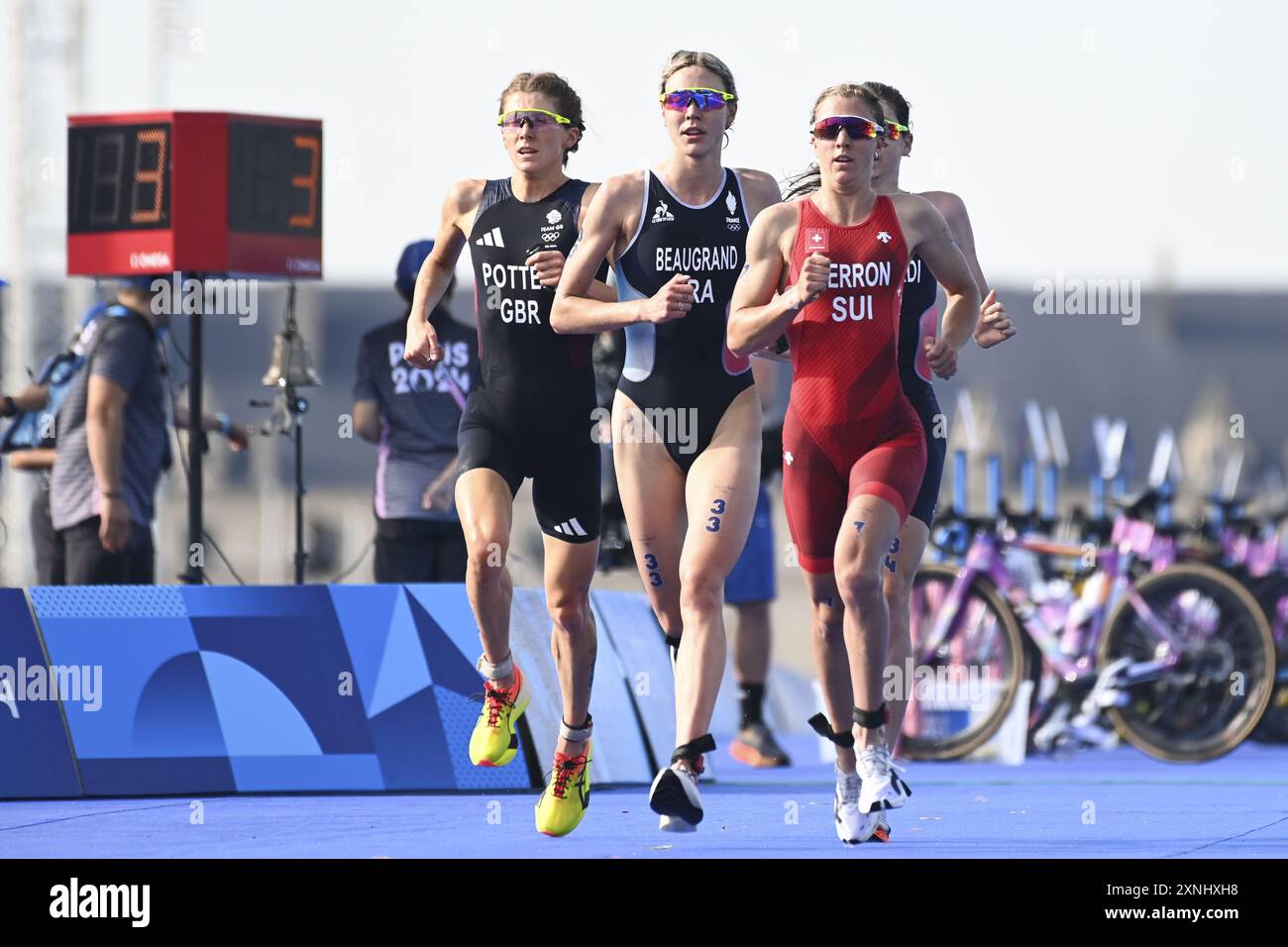 Julie Derron (SUI), Cassandre Beaugrand (FRA), Beth Potter (GBR ...