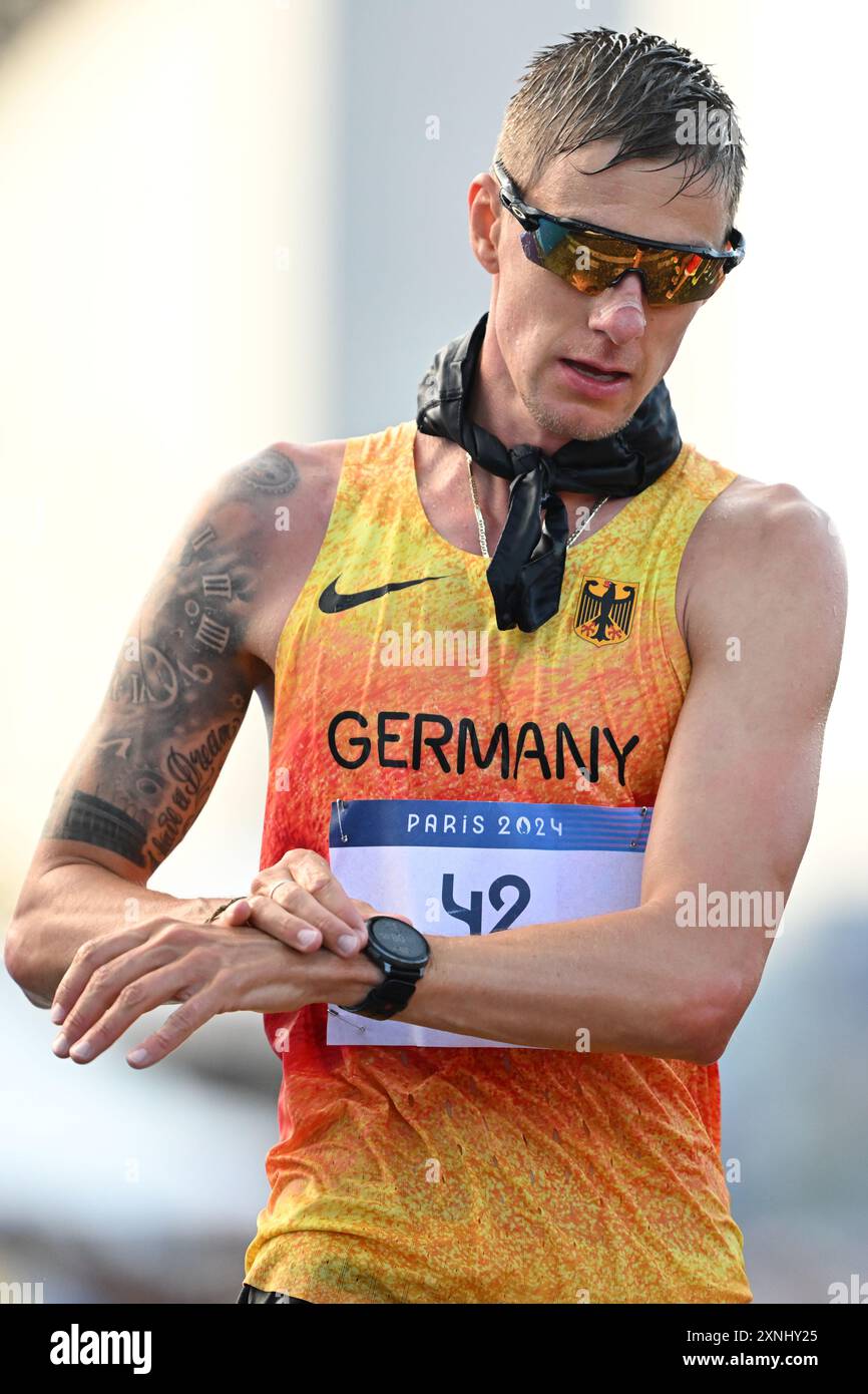 20 km race walk paris 2024 hi-res stock photography and images - Alamy