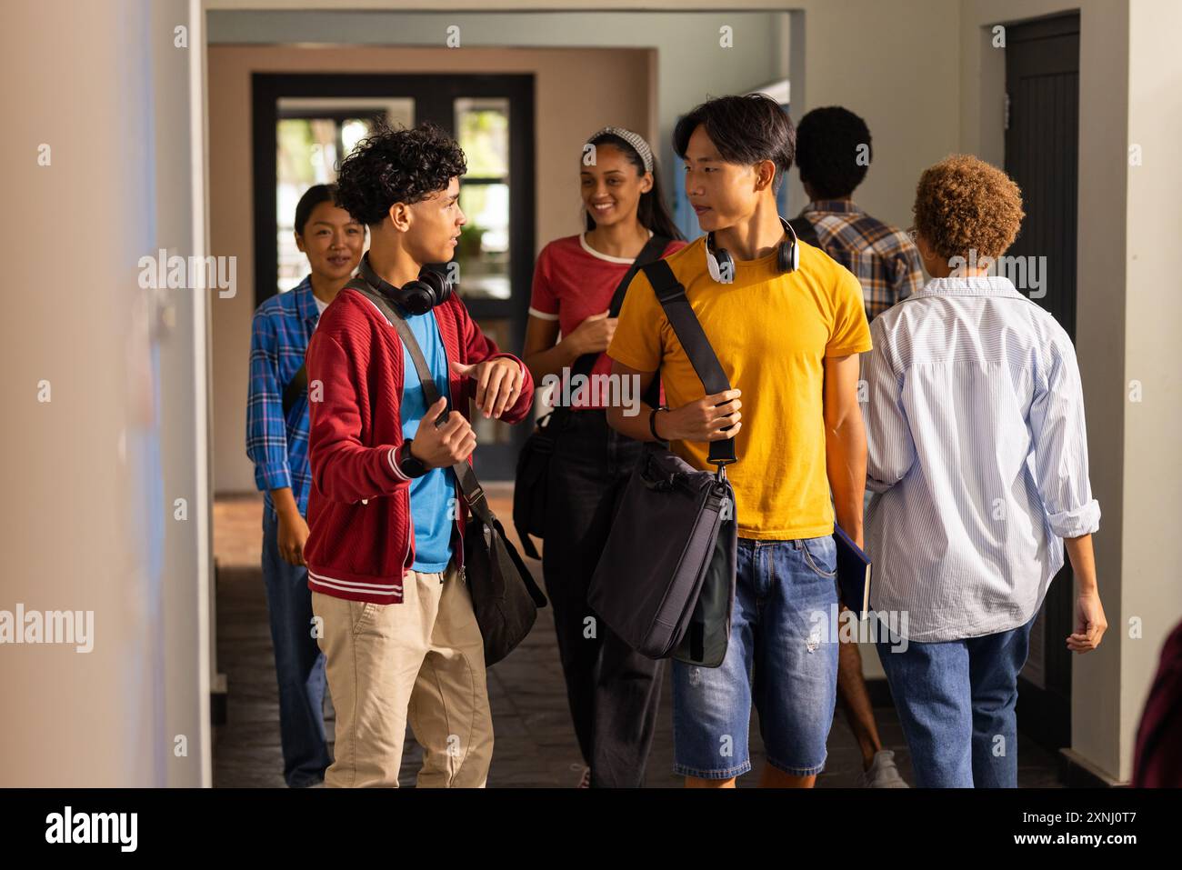 High school hallway walking hi-res stock photography and images - Alamy