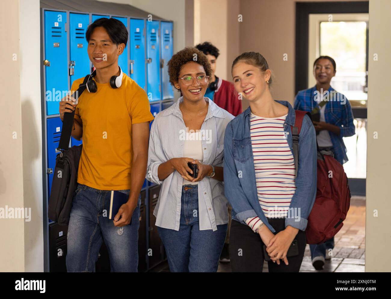 Teenagers teens together walking hi-res stock photography and images ...