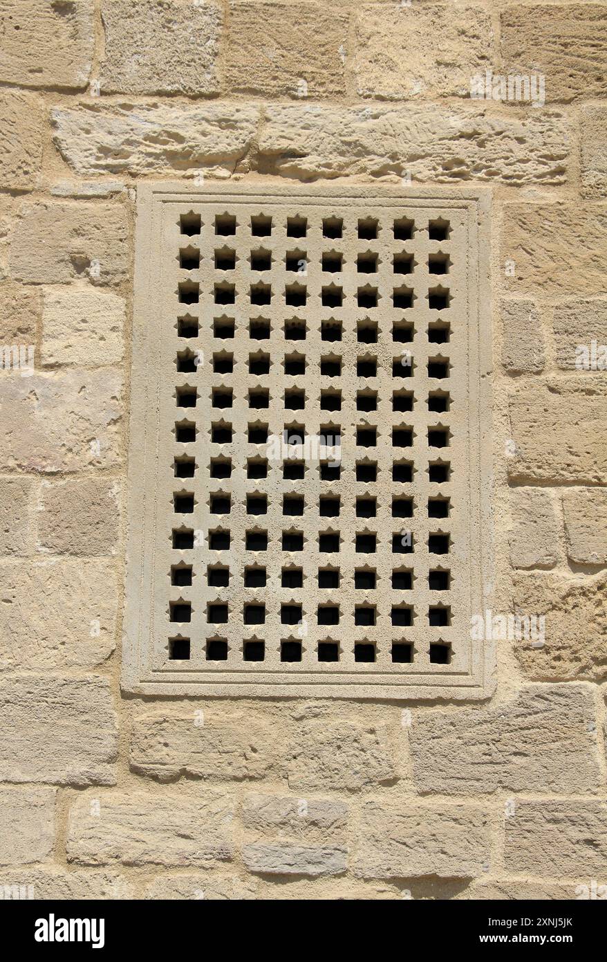 Medieval stone window detail hi-res stock photography and images - Alamy