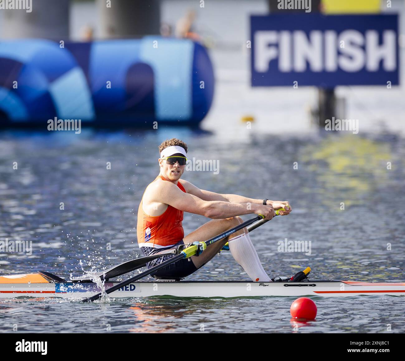 PARIS - Simon van Dorp in action during the semi-final single sculls at ...