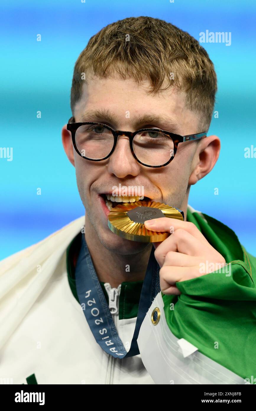 Daniel Wiffen of Ireland bites the medal of the swimming 800m Freestyle ...