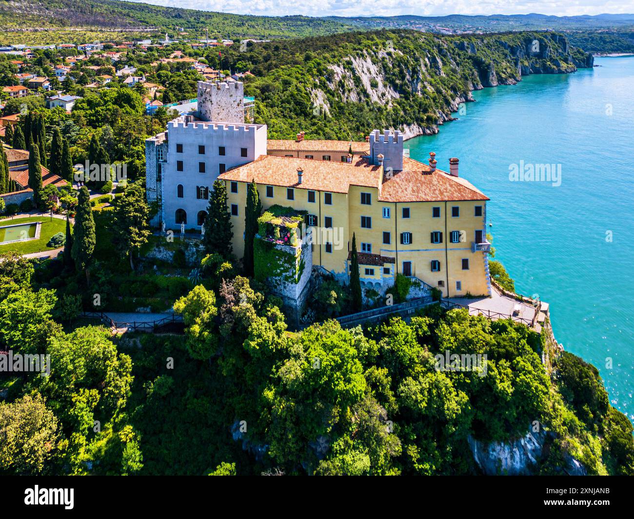 Between Duino Castle and Sistiana Bay. A wonder of the upper Adriatic coast Stock Photo - Alamy