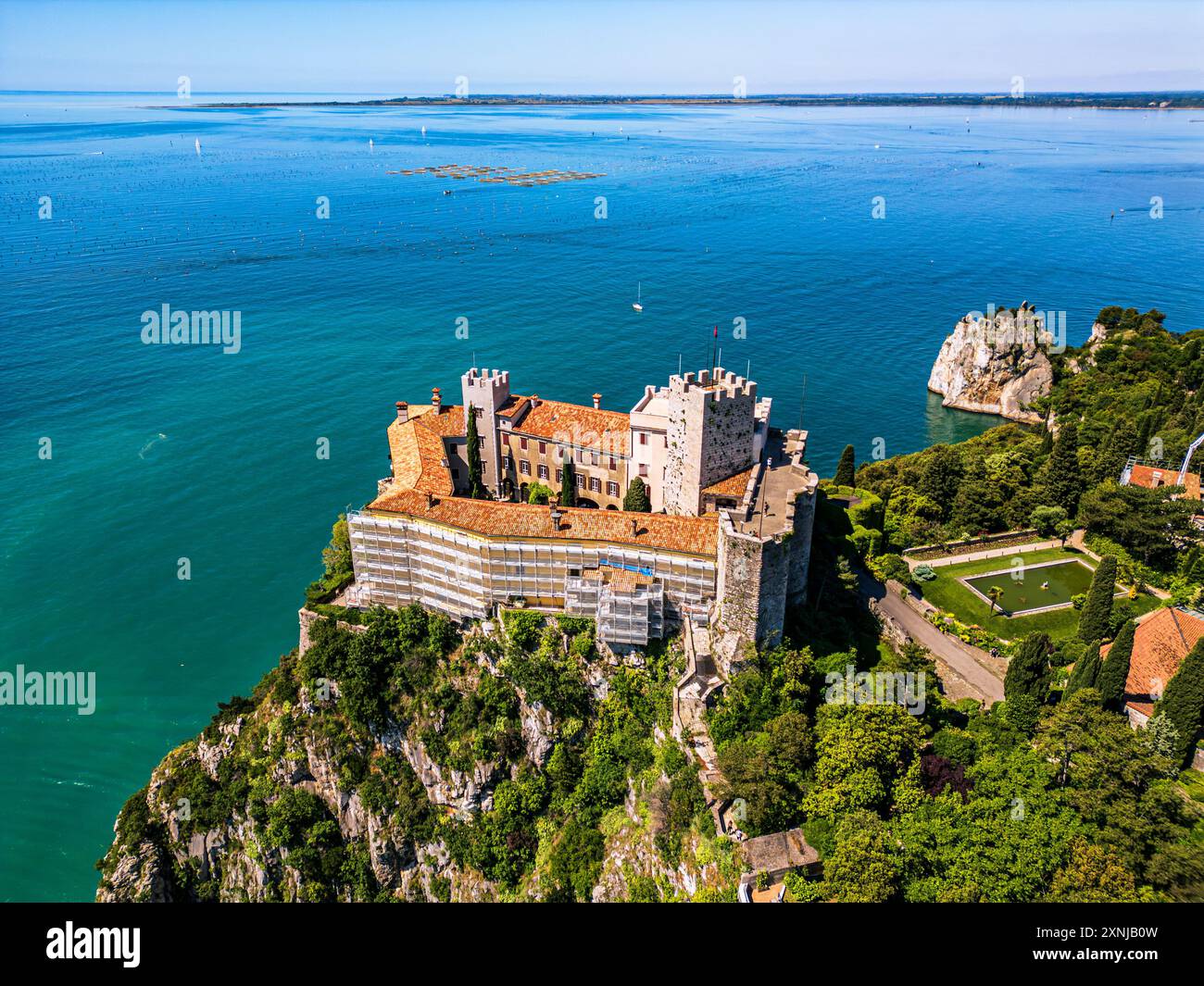 Between Duino Castle and Sistiana Bay. A wonder of the upper Adriatic coast Stock Photo - Alamy