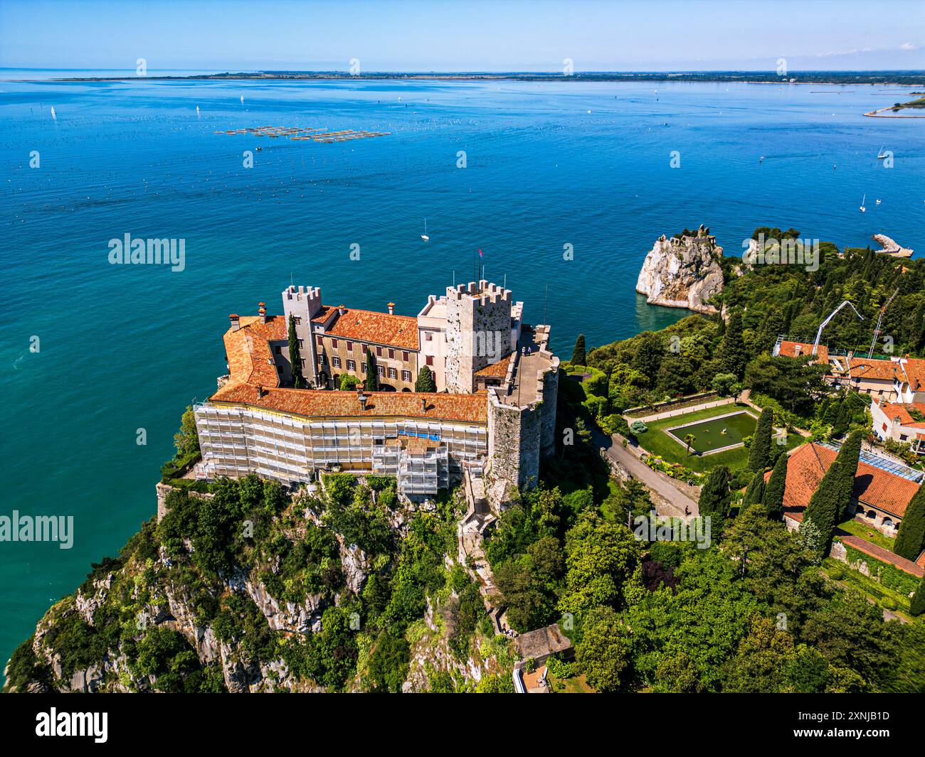 Between Duino Castle and Sistiana Bay. A wonder of the upper Adriatic coast Stock Photo - Alamy