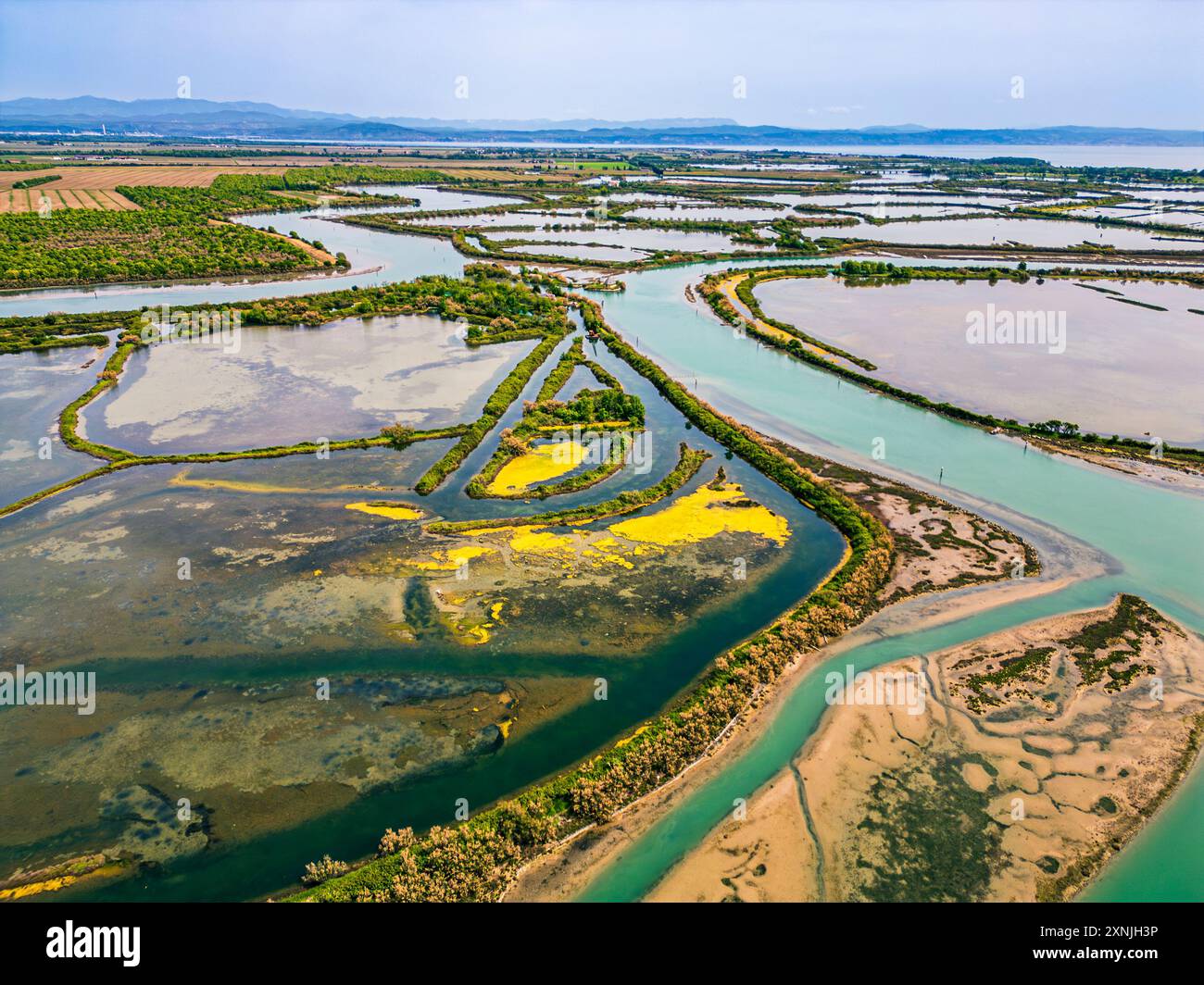 The magic of the Grado lagoon. Among the islands the ancient landing ...