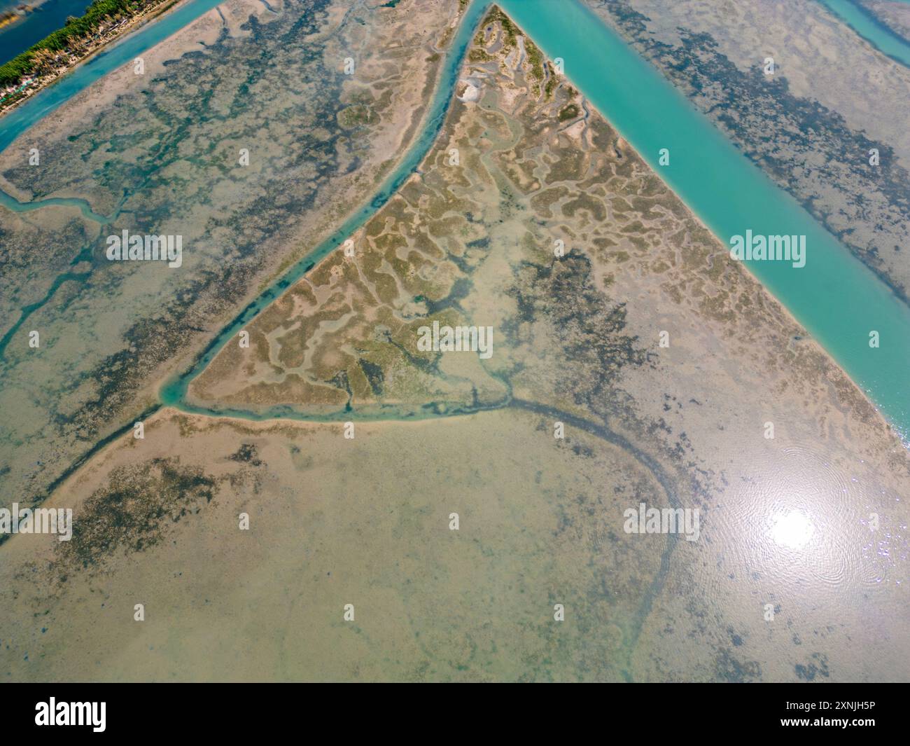 The magic of the Grado lagoon. Among the islands the ancient landing ...