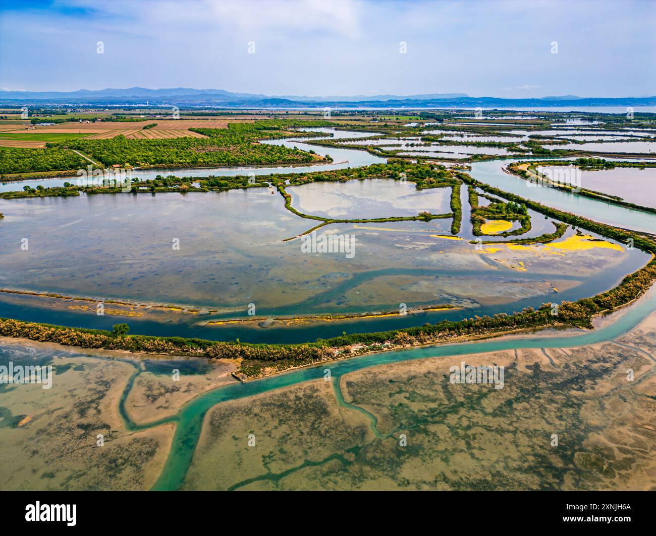 The magic of the Grado lagoon. Among the islands the ancient landing ...