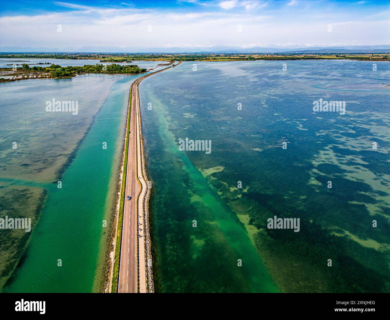 The magic of the Grado lagoon. Among the islands the ancient landing ...