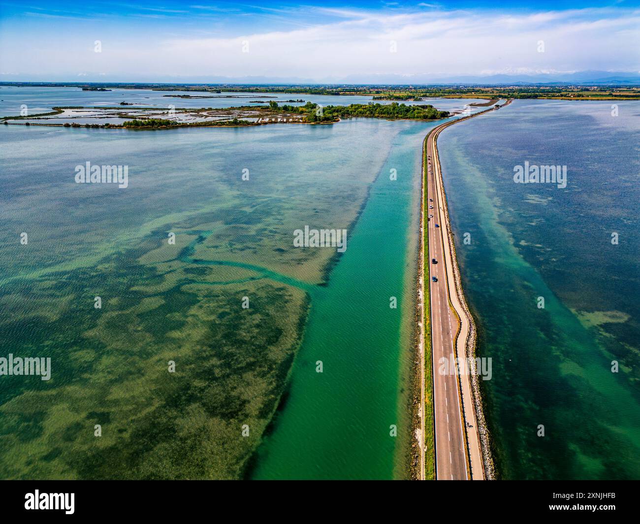 The magic of the Grado lagoon. Among the islands the ancient landing ...