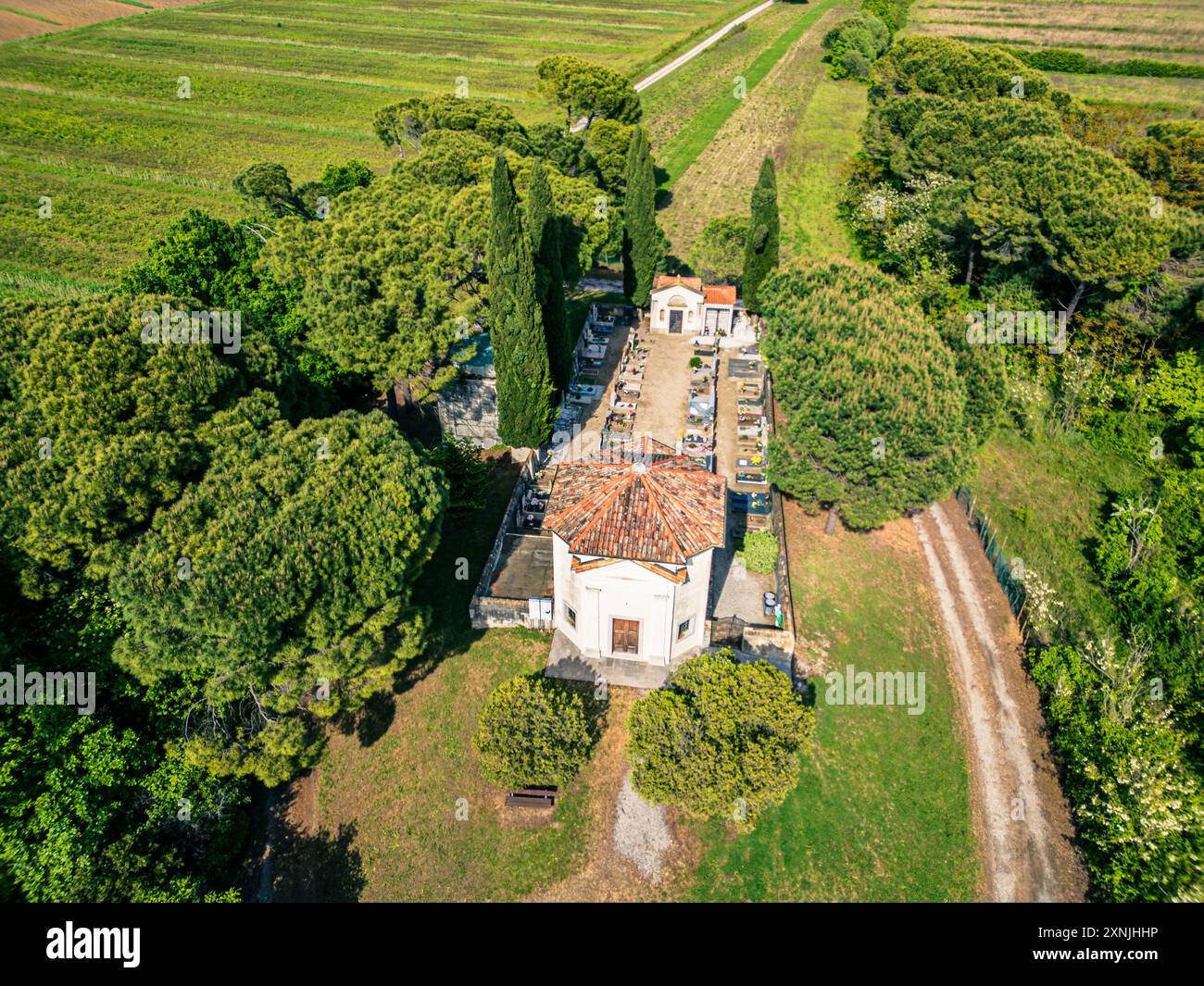 The magic of the Grado lagoon. Among the islands the ancient landing ...