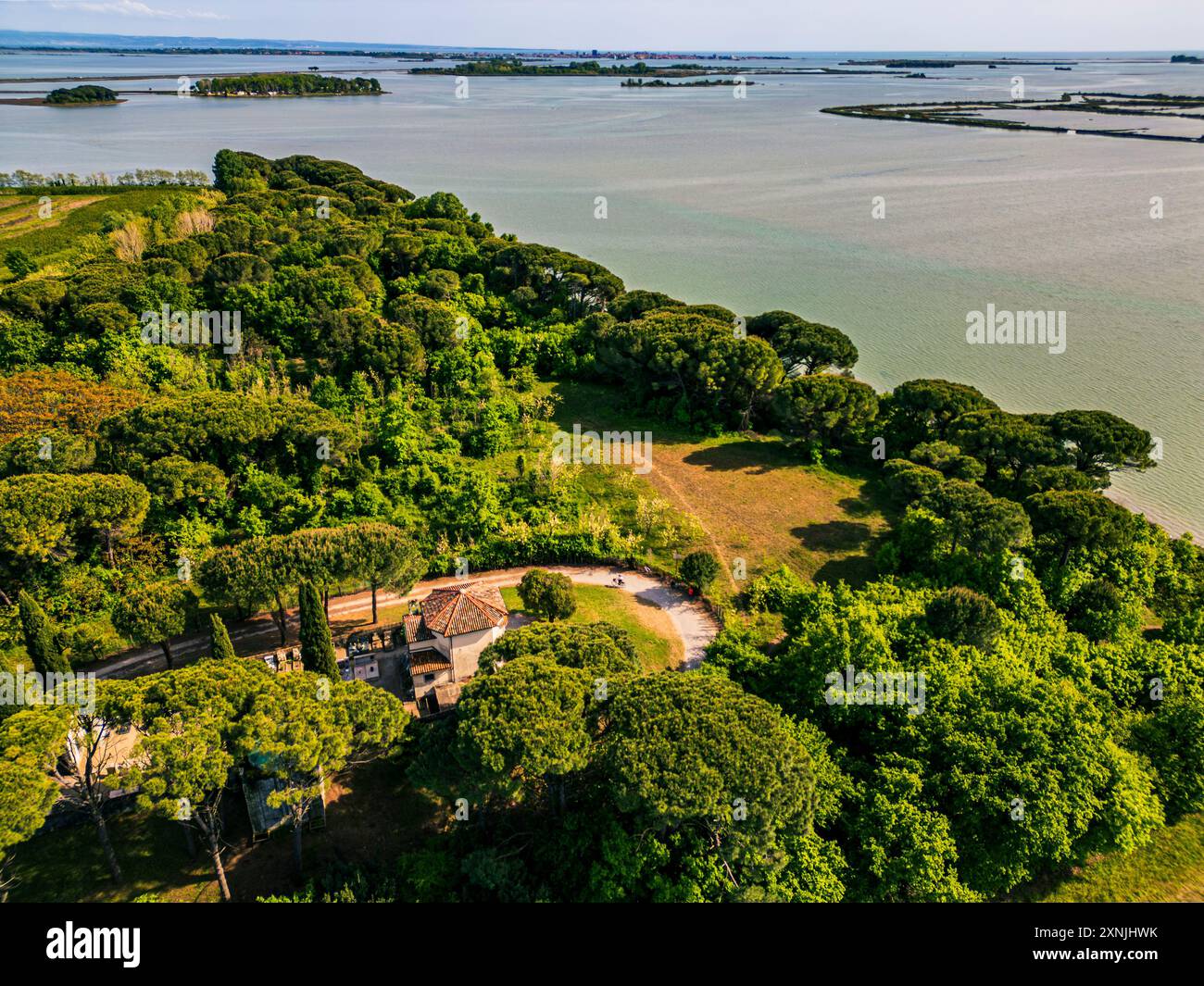 The magic of the Grado lagoon. Among the islands the ancient landing ...