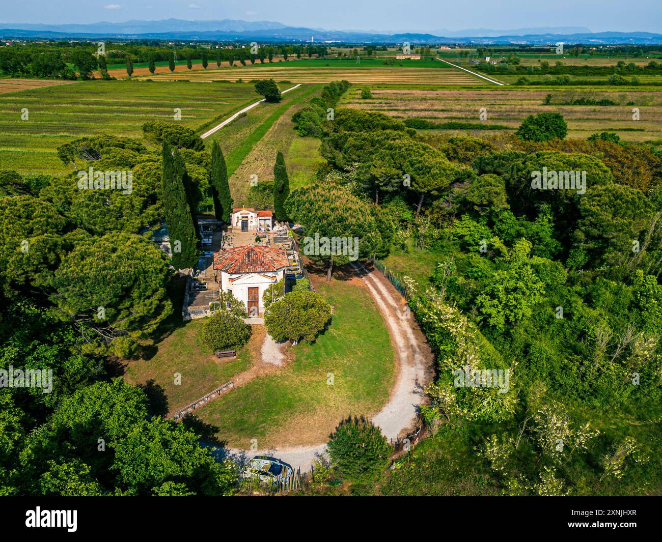 The magic of the Grado lagoon. Among the islands the ancient landing ...