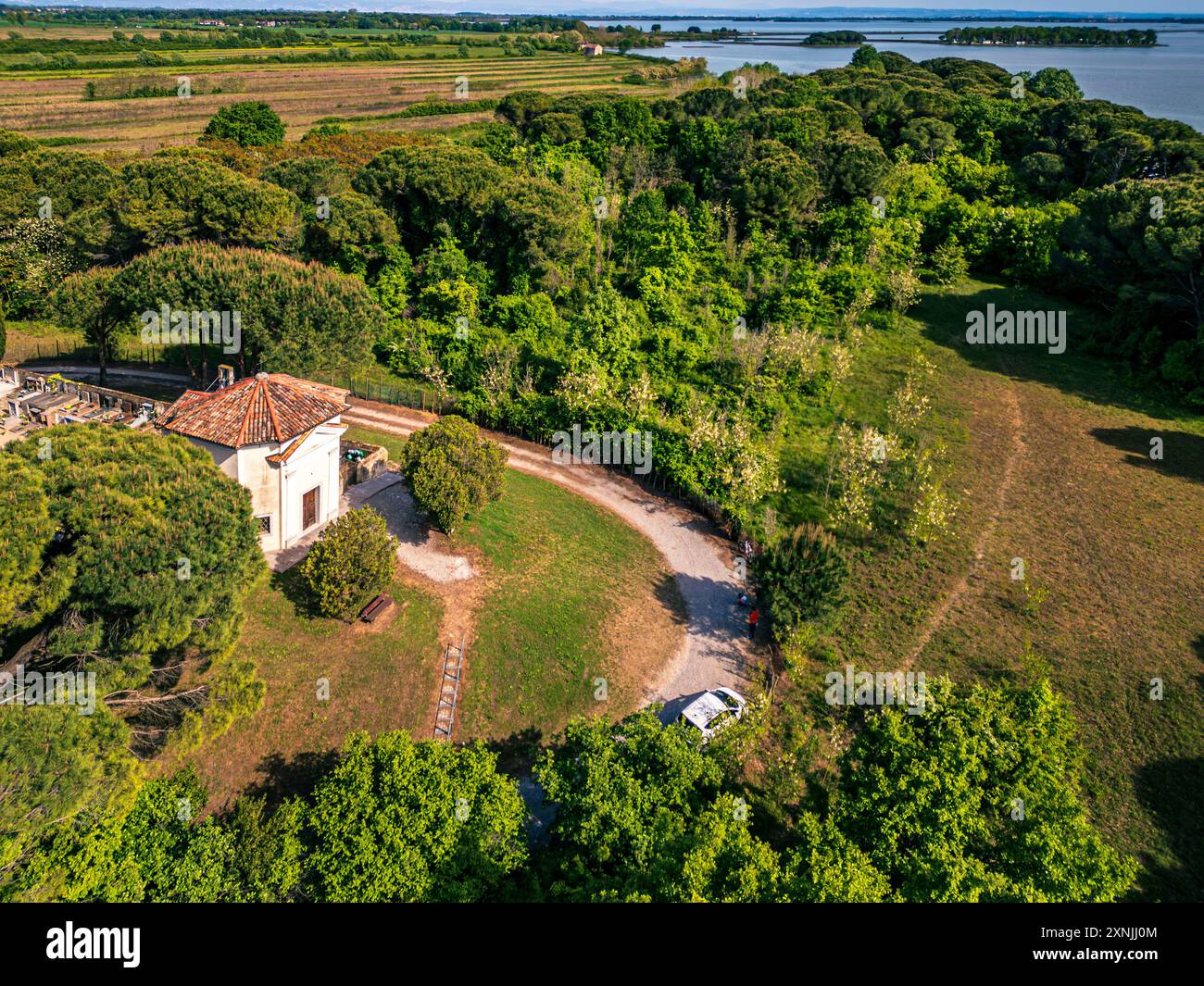 The magic of the Grado lagoon. Among the islands the ancient landing ...