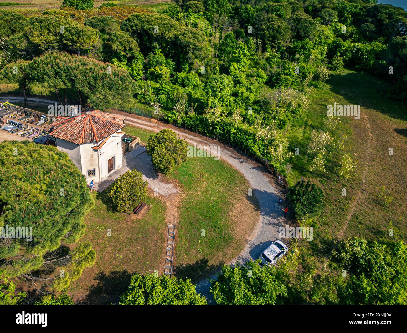 The magic of the Grado lagoon. Among the islands the ancient landing ...