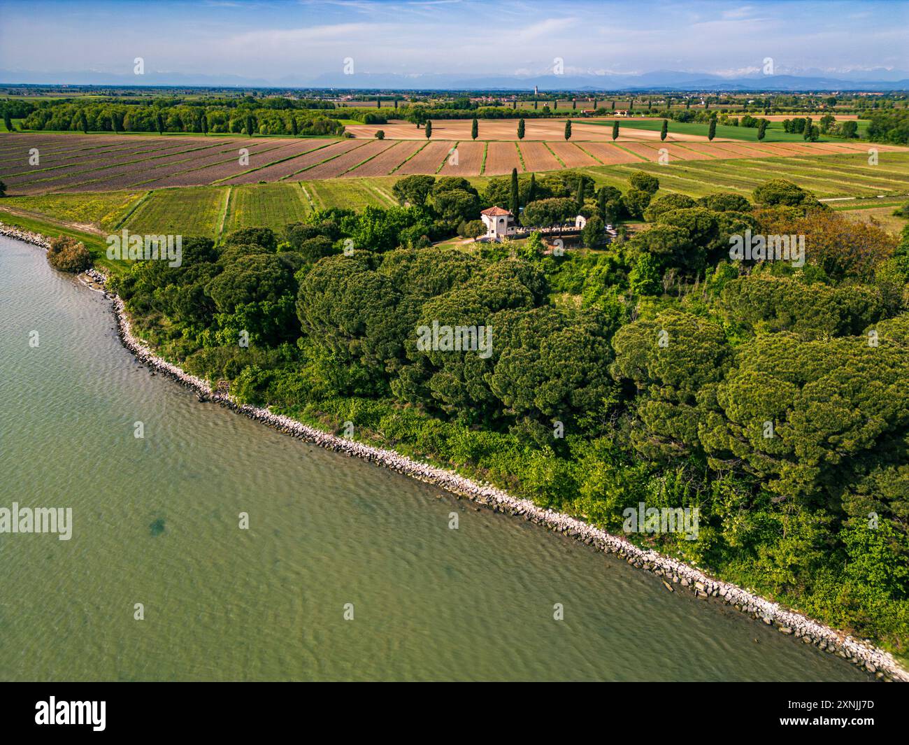 The magic of the Grado lagoon. Among the islands the ancient landing ...