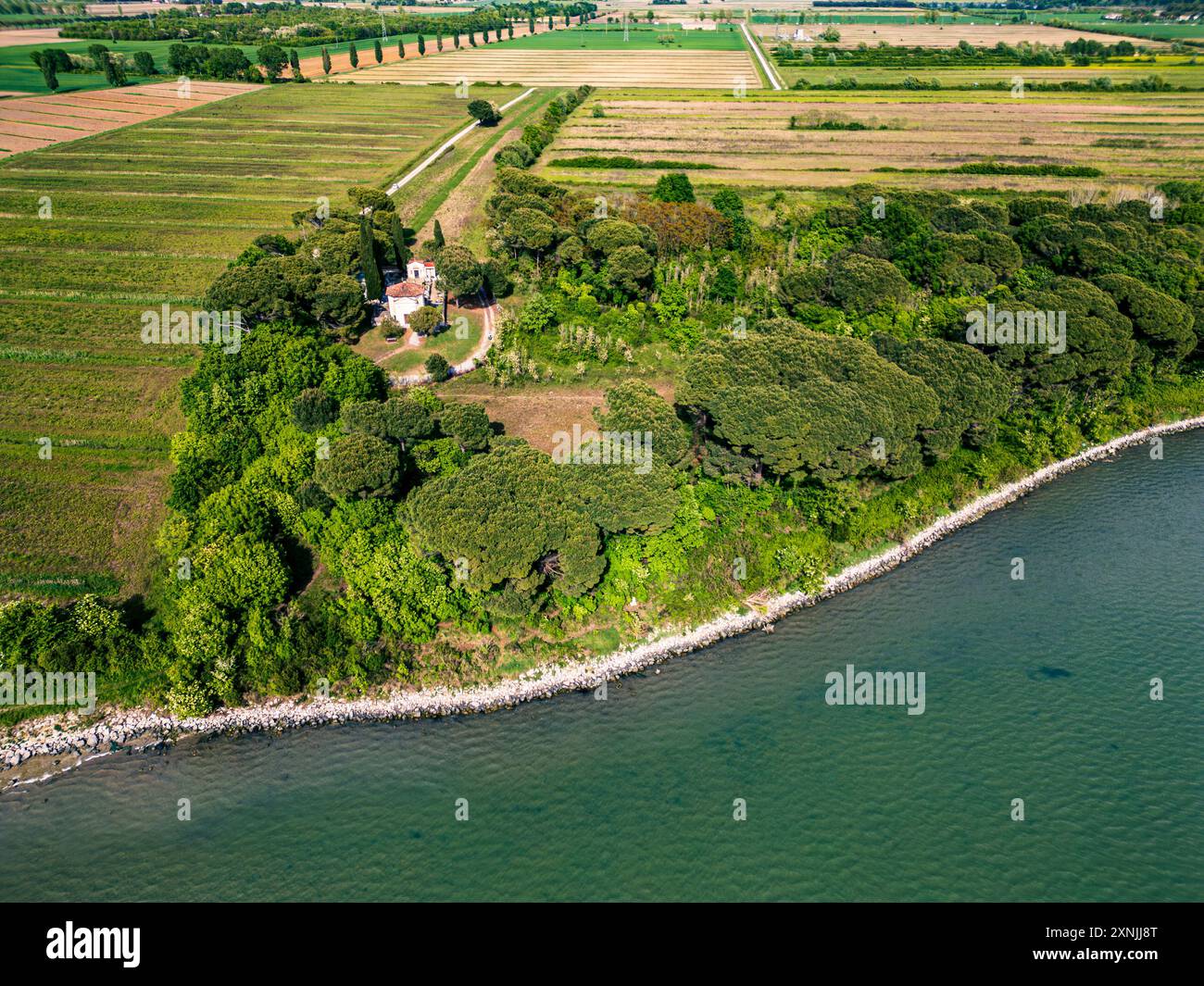 The magic of the Grado lagoon. Among the islands the ancient landing ...