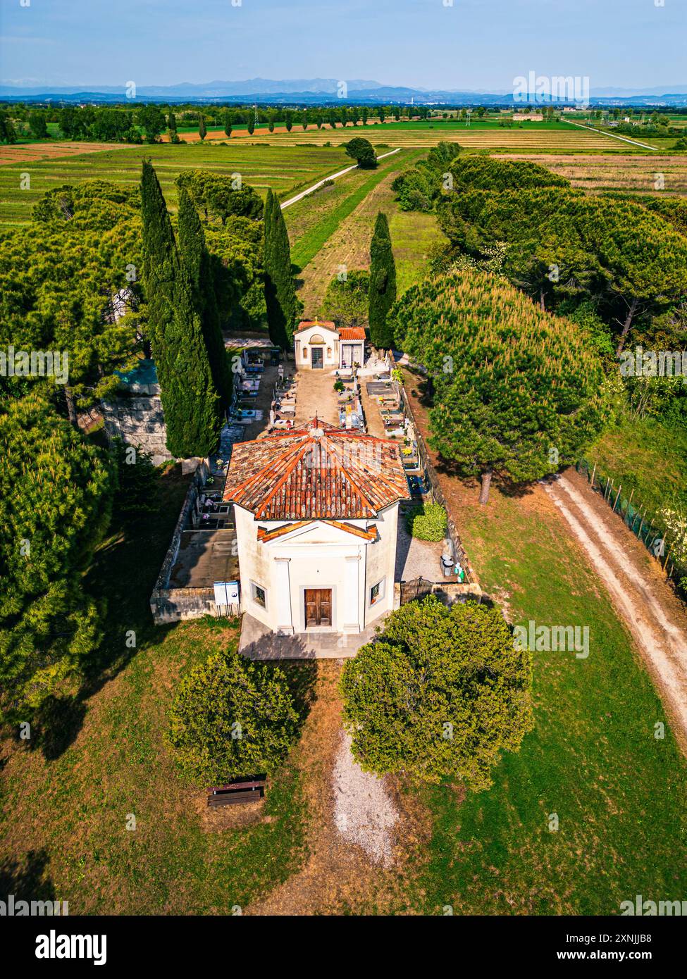 The magic of the Grado lagoon. Among the islands the ancient landing ...