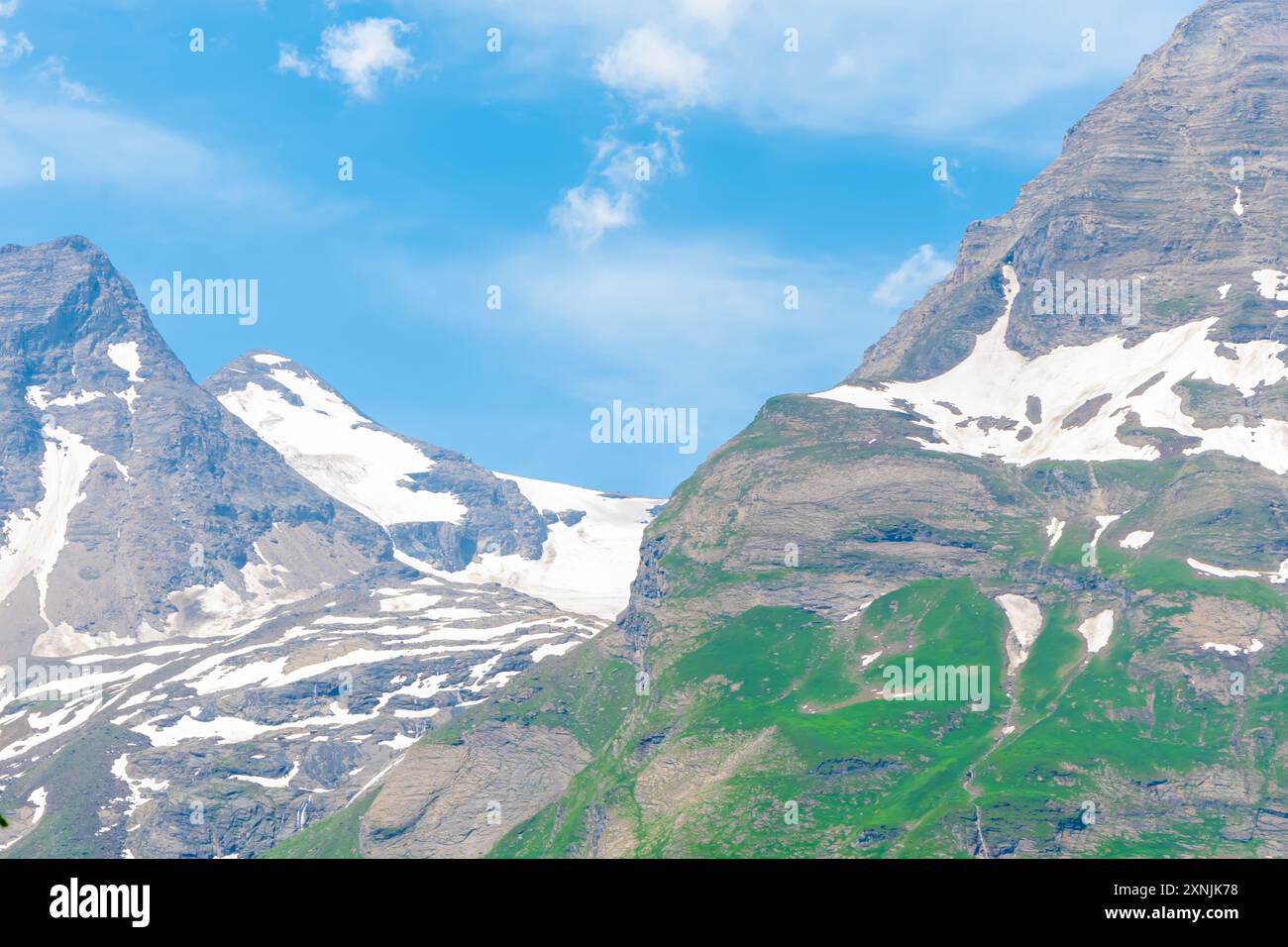 Blue sky with lush greenery hi-res stock photography and images - Alamy