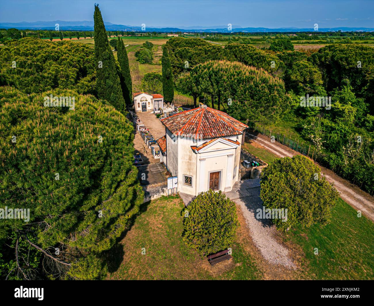 The magic of the Grado lagoon. Among the islands the ancient landing ...