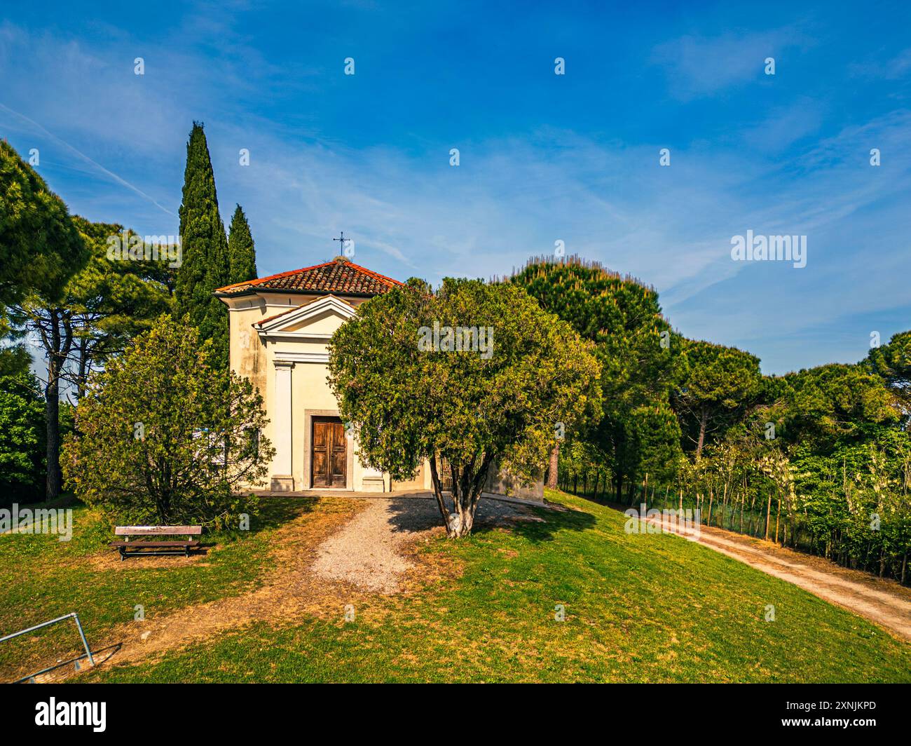 The magic of the Grado lagoon. Among the islands the ancient landing ...