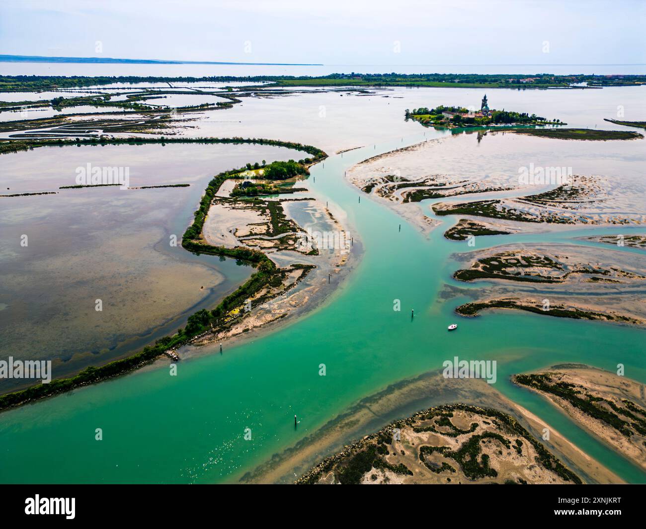 The magic of the Grado lagoon. Among the islands the ancient landing ...