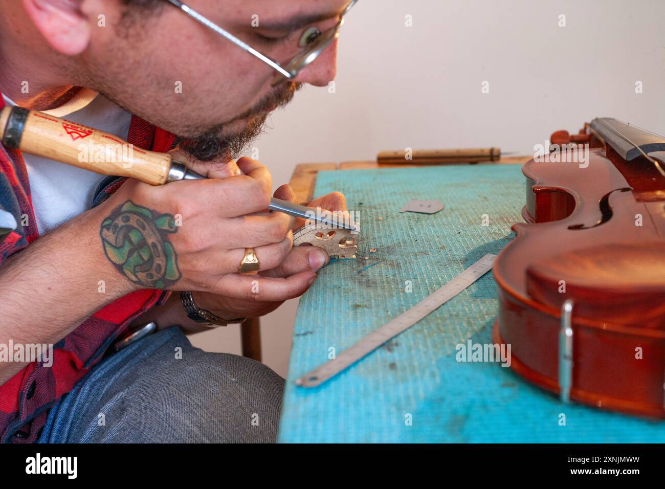 Luthier Repairing and Upgrading cheap violin Stock Photo - Alamy