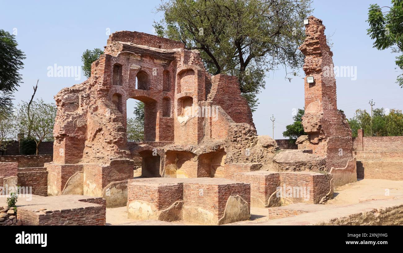 View of the ruins of Jahaz Haveli, 17th-century residence of Todar Mal ...