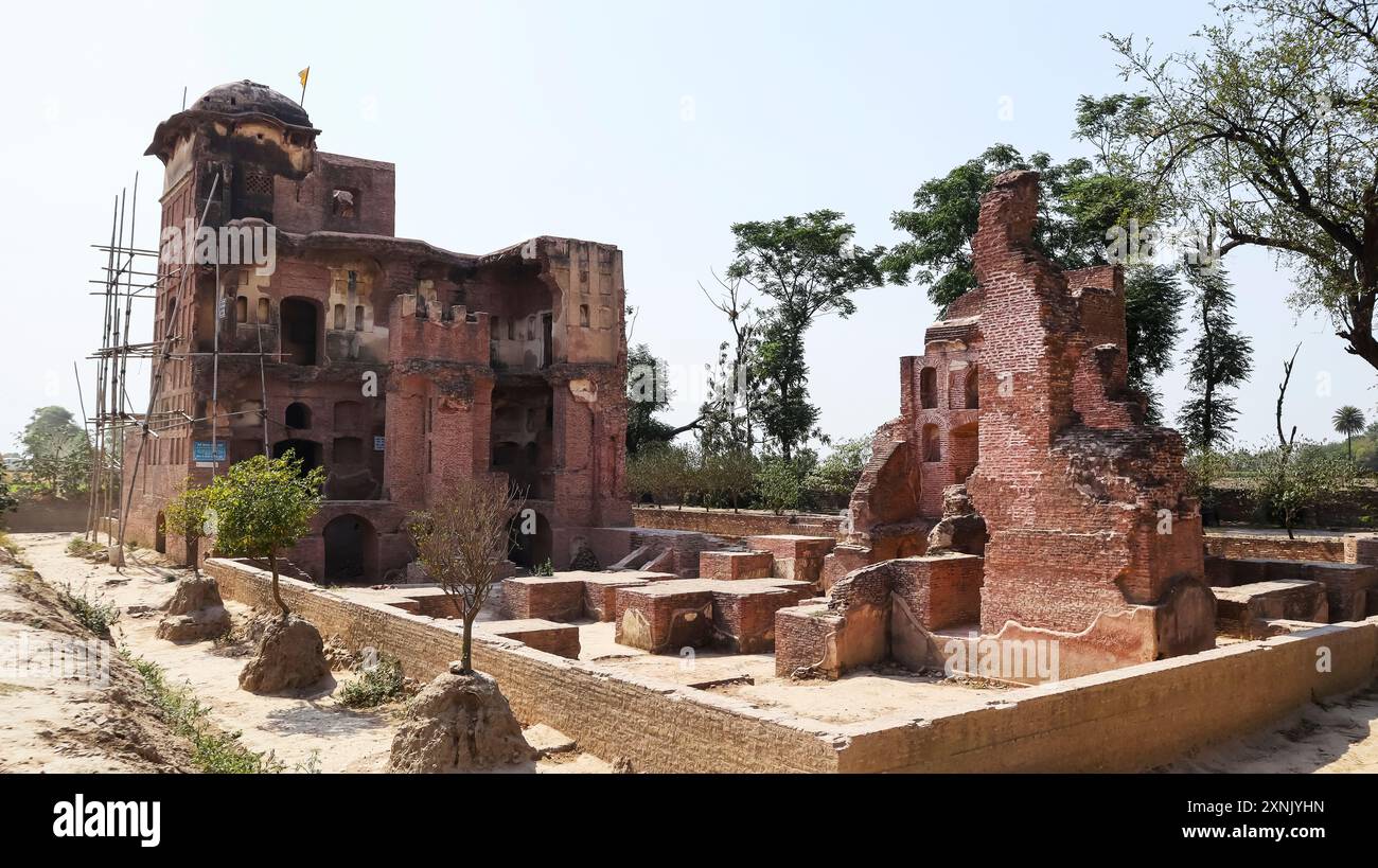 View of the ruins of Jahaz Haveli, 17th-century residence of Todar Mal ...