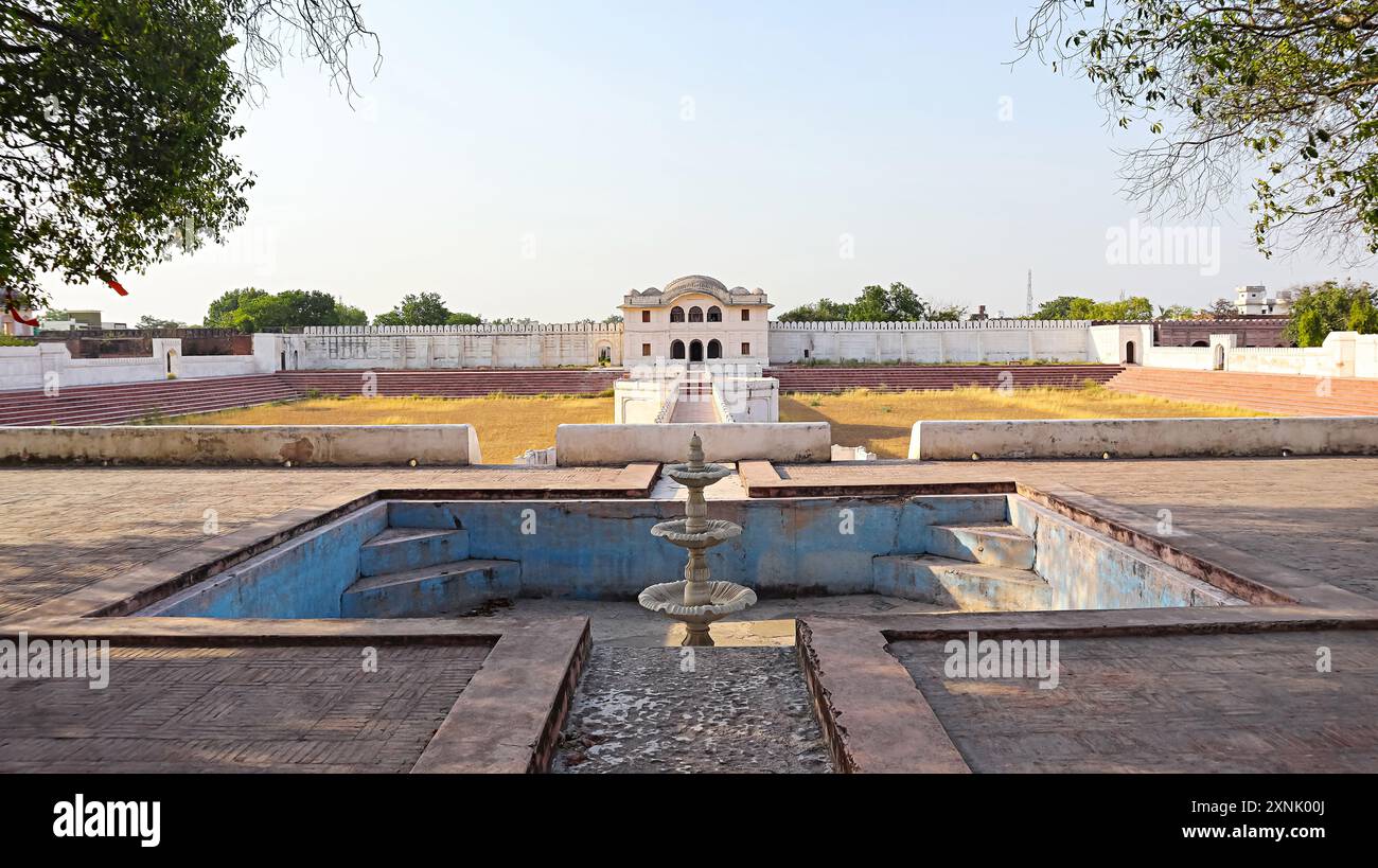 Beautiful view of Sheesh Mahal Pond and Sheesh Mahal, Aam Khas Bagh ...