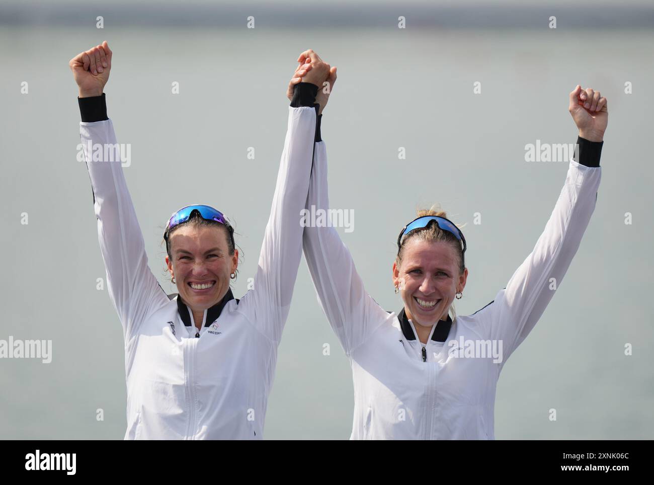 (240801) -- VAIRES-SUR-MARNE, Aug. 1, 2024 (Xinhua) -- Gold medalists ...