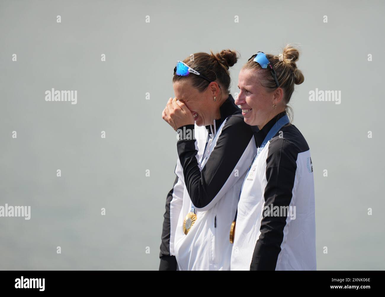 (240801) -- VAIRES-SUR-MARNE, Aug. 1, 2024 (Xinhua) -- Gold medalists ...