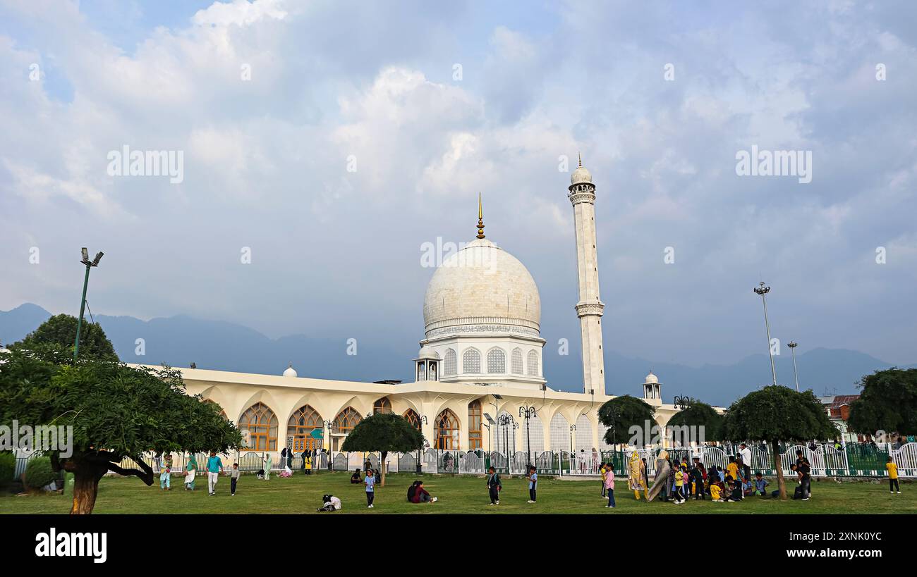 Srinagar dargah hi-res stock photography and images - Alamy