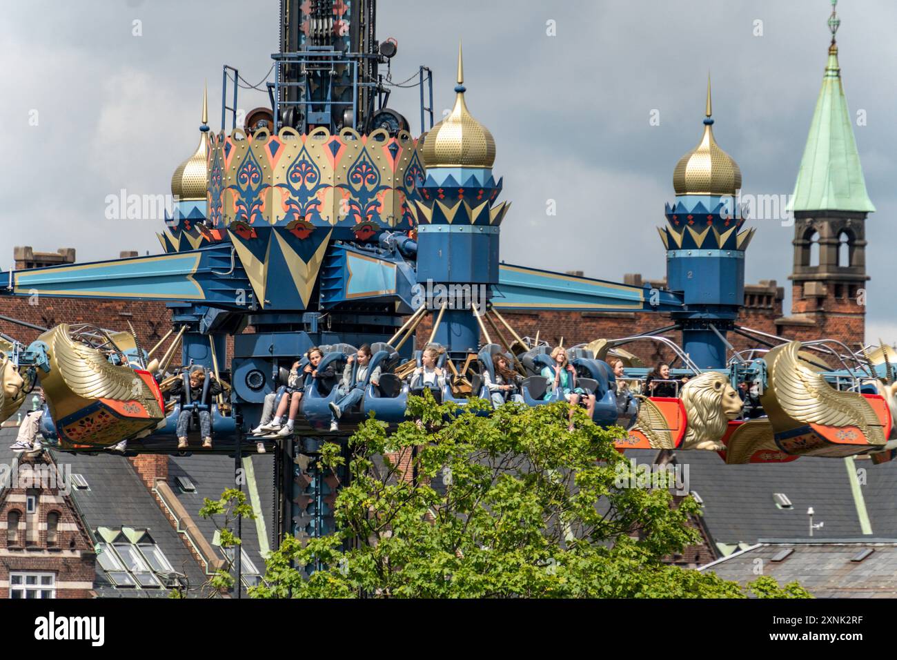 Tivoli, Vergnügungspark, Karusell, Kopenhagen Stock Photo - Alamy