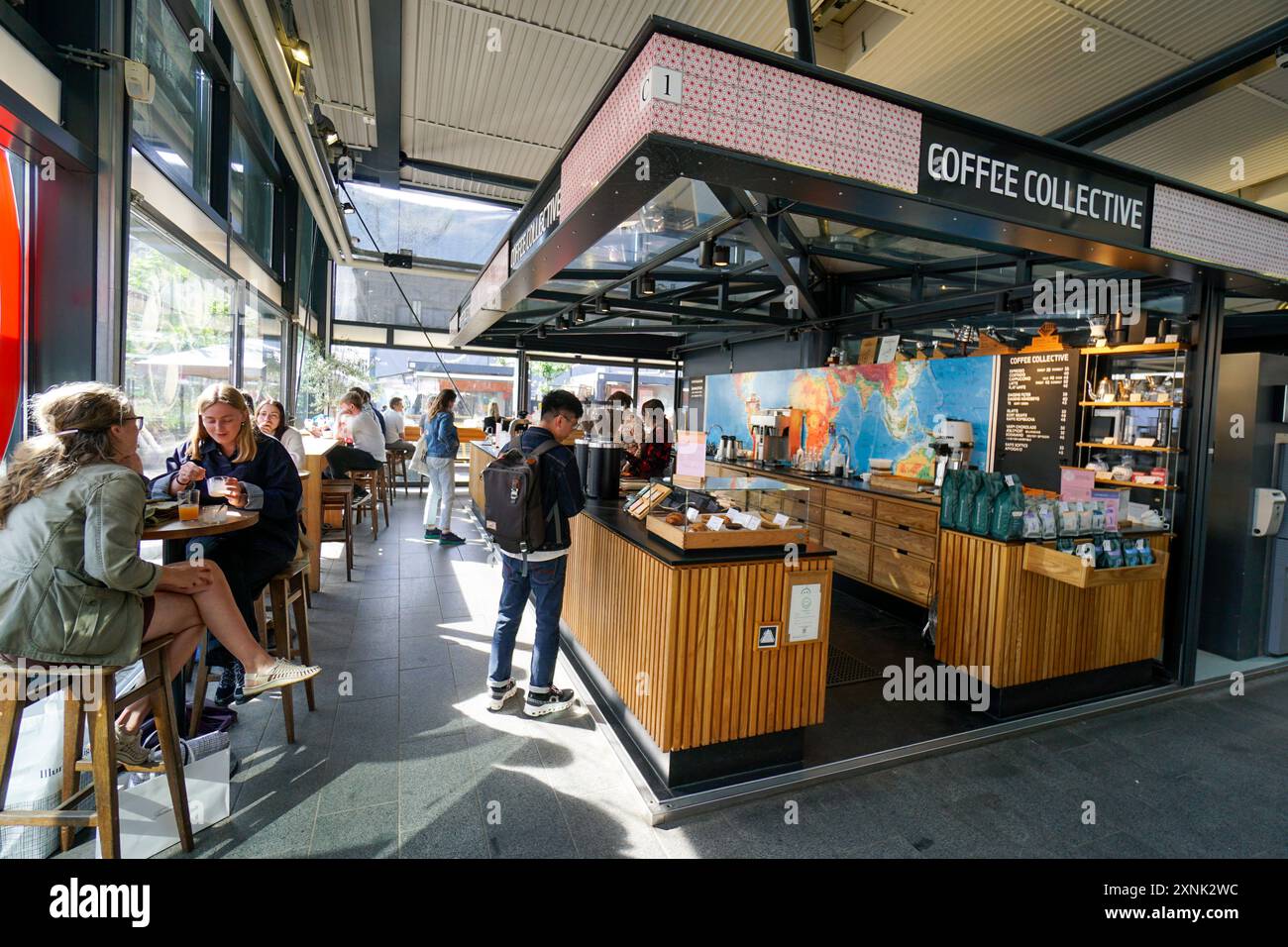 Markthalle Torvehallerne mit Streetfood und Spezialitäten, Cafe ...