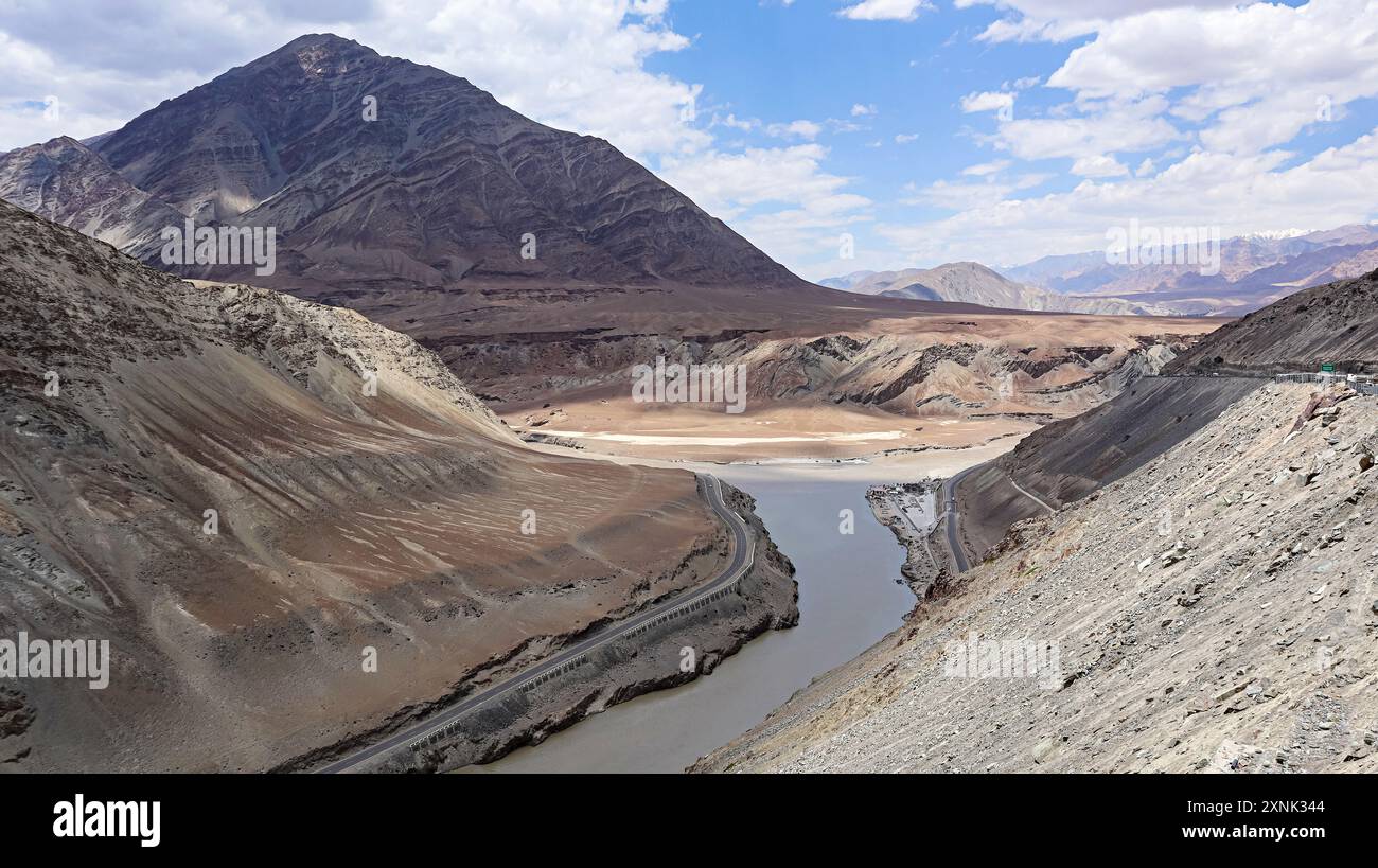 View of the confluence of the Indus and Zanskar rivers, Leh-Kargil Road ...