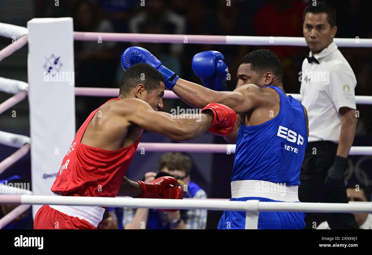 Paris, France. 01st Aug, 2024. Belgian boxer Victor Schelstraete (red ...