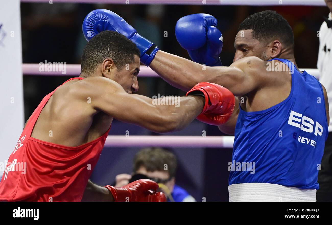 Paris, France. 01st Aug, 2024. Belgian boxer Victor Schelstraete (red ...