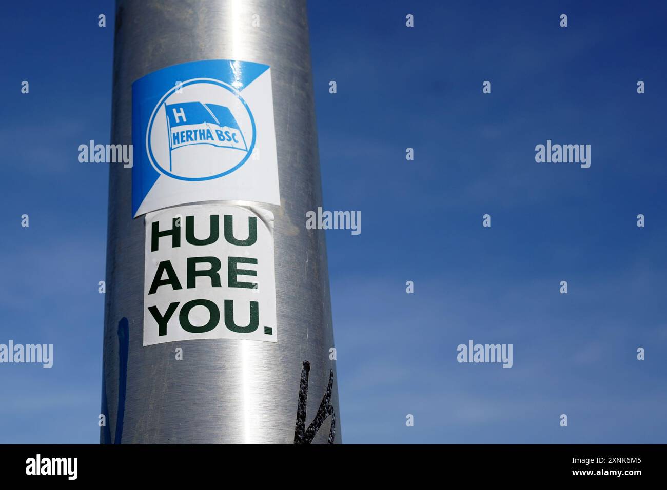 Lamp post sticker hi-res stock photography and images - Alamy