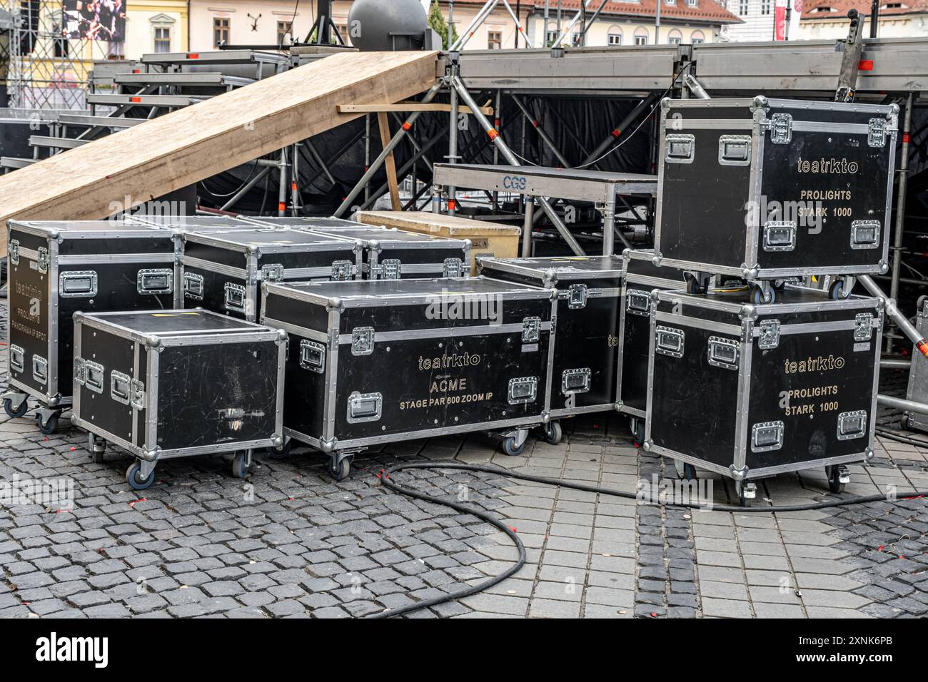 Boxes for musical equipment. Shipping case. Boxes for concert equipment ...