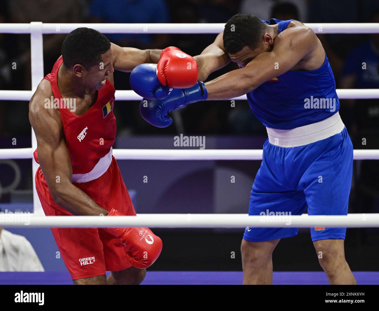 Paris, France. 01st Aug, 2024. Belgian boxer Victor Schelstraete (red ...