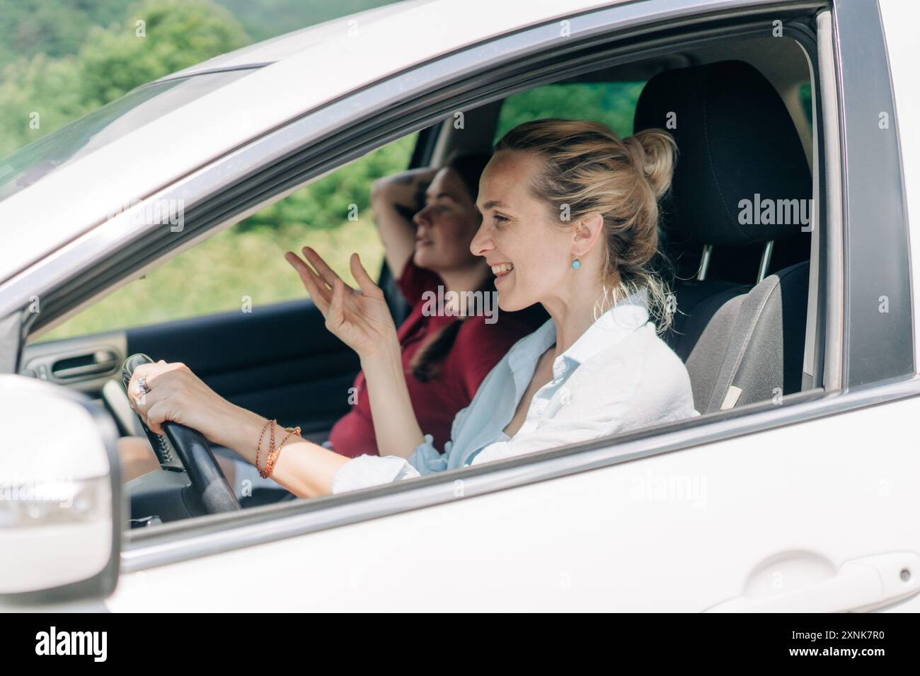 Women pose by car hi-res stock photography and images - Alamy