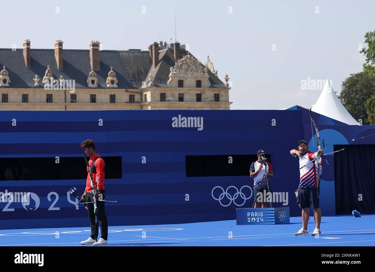 Paris, France. 1st Aug, 2024. Kao Wenchao (L) of China and Brady ...
